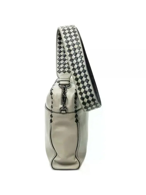 Bottega Veneta Zip-fastening Leather Crossbody Bag - Neutrals