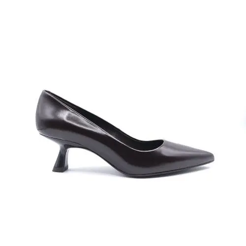 KAMI The No Regrets Pump - Brown