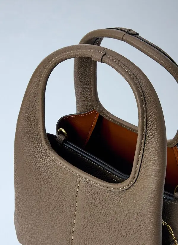 COACH Lana Shoulder Bag 23 - Brown