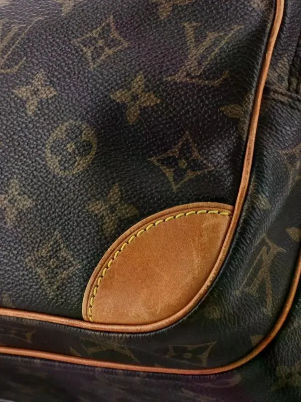 LOUIS VUITTON Nil Messenger Bag Monogram Canvas 28 Crossbody Bag
