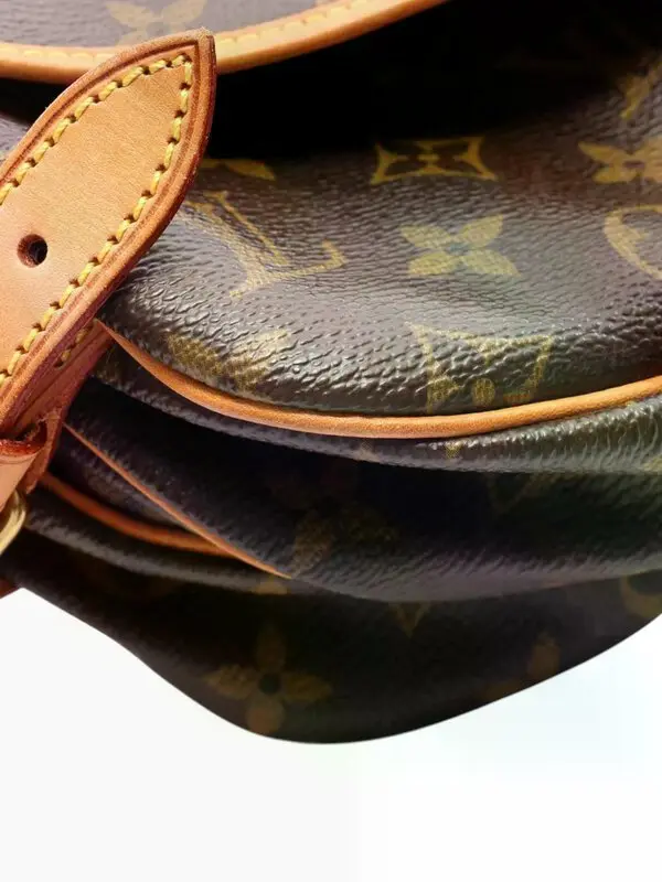 LOUIS VUITTON 2005 Monogram Saumur 30 Crossbody Bag