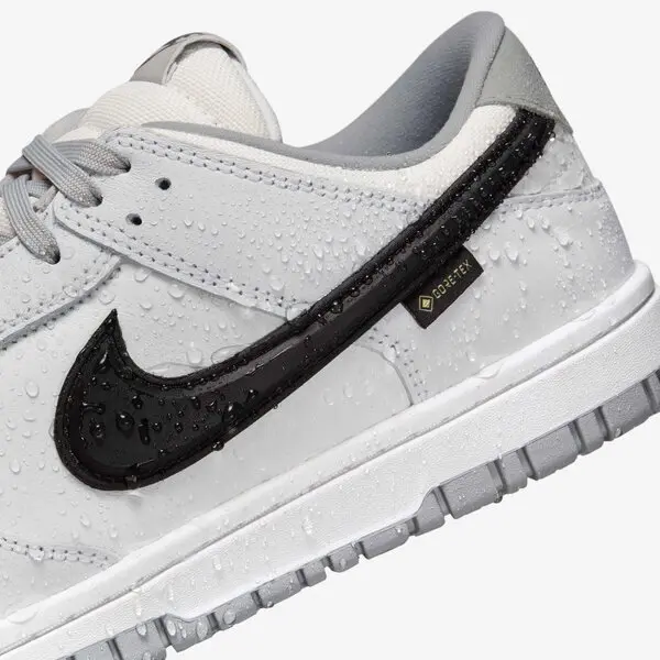 Nike Color-blocked Low-top Sneakers