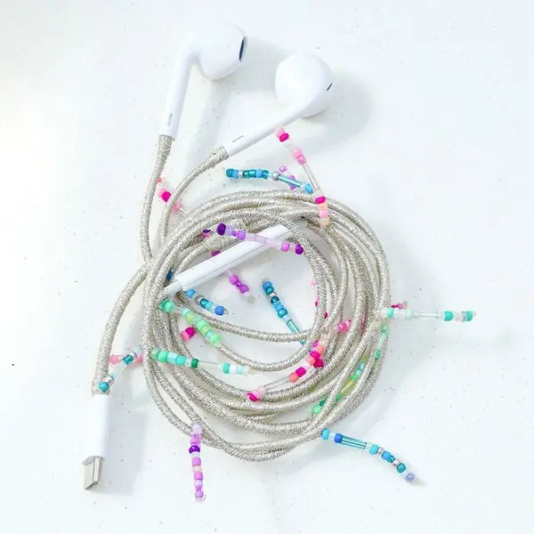 LE POM POM Dangling Earphones