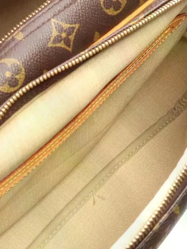 LOUIS VUITTON 2003 Monogram Reporter Pm Crossbody Bag