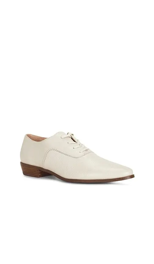 FAVORITE DAUGHTER Callie Oxford In White
