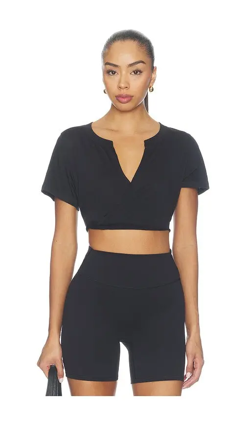 NIKESKIMS Crop Shortsleeve Top In Black