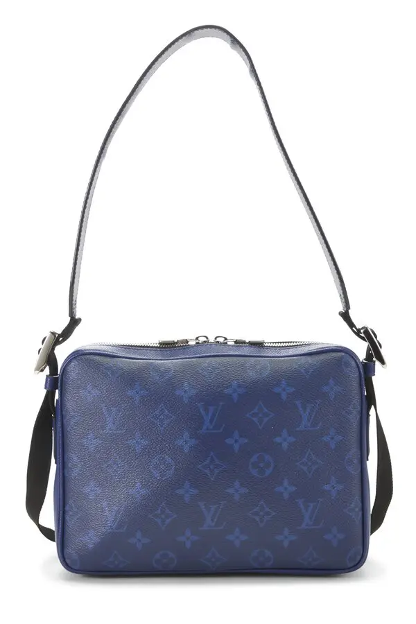LOUIS VUITTON Taigarama Outdoor Messenger