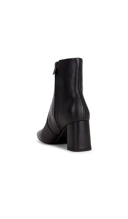 Vince Tegan Boot