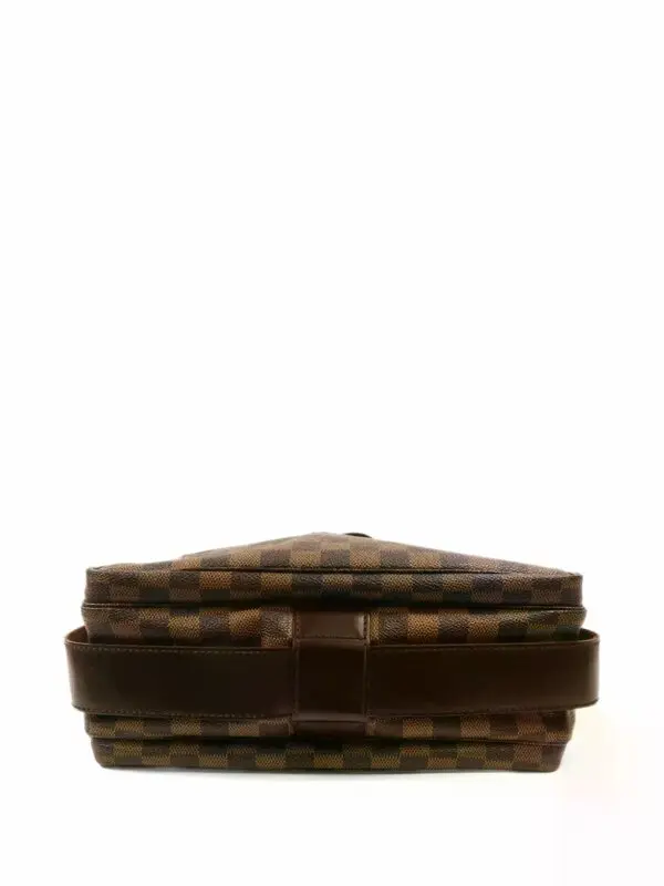 LOUIS VUITTON Naviglio Damier Messenger Bag