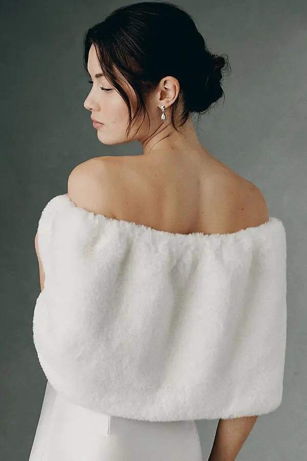 ELLIATT Mary Faux Fur Shawl