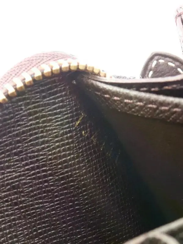 LOUIS VUITTON 2011 Zippy Monogram Canvas Wallet