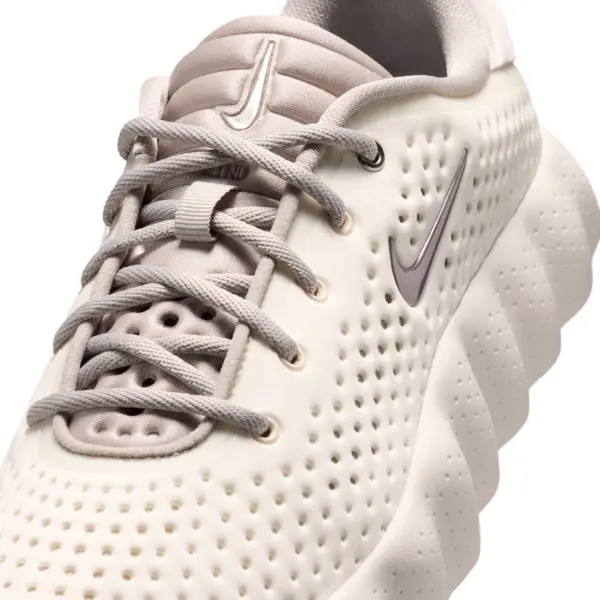 Nike Mind 002 Pregame Shoes