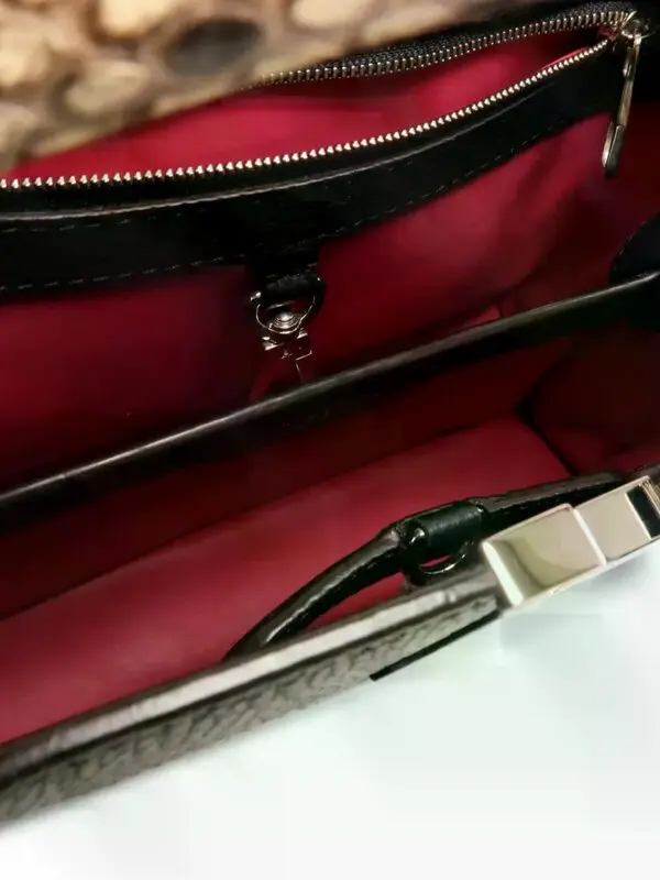 LOUIS VUITTON Bb Capucines Handbag