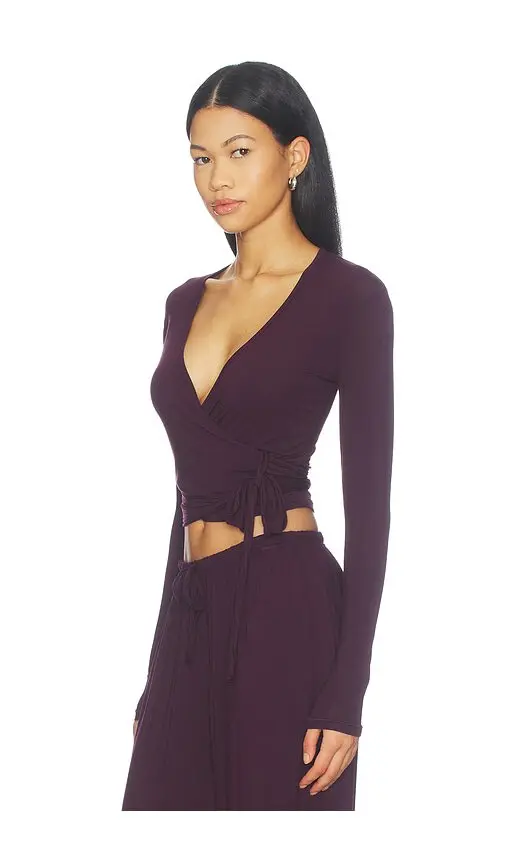 SKIMS Cloud Sleep Wrap Top In Wine