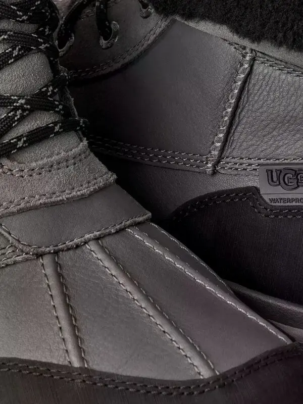 UGG Adirondack Boots Xxv