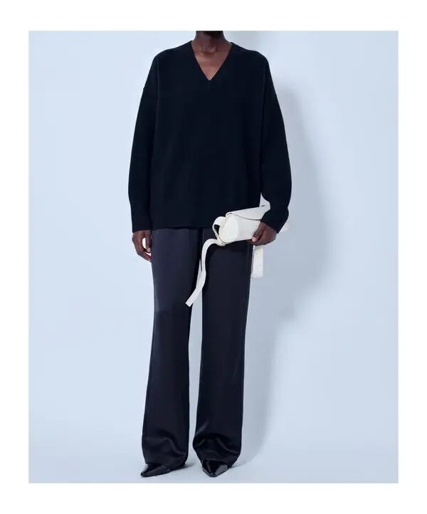 RÓHE Classic V-neck Knitted Sweater