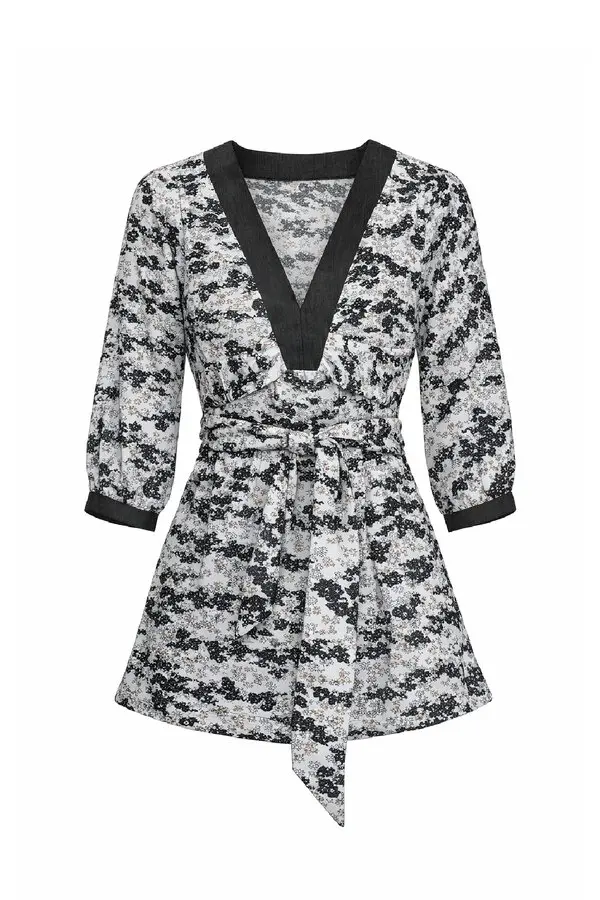 CONQUISTA Printed V-neck Top With Contrast Trim & 3/4 Sleeves