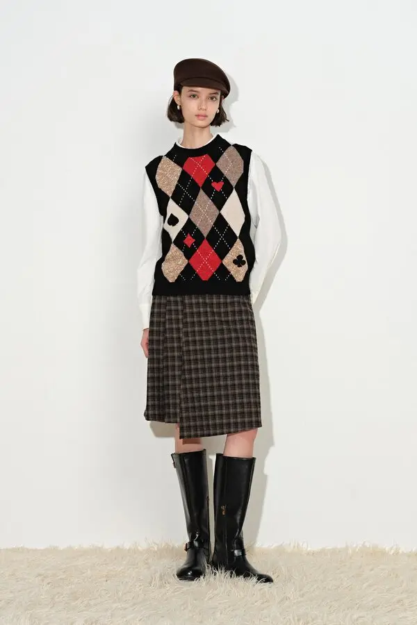 Fabrique Veronica Hand Embroidery Contrast Argyle Vest In Wool Blend