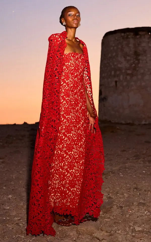 LA FUORI Scarlet Majeste Lace Cape