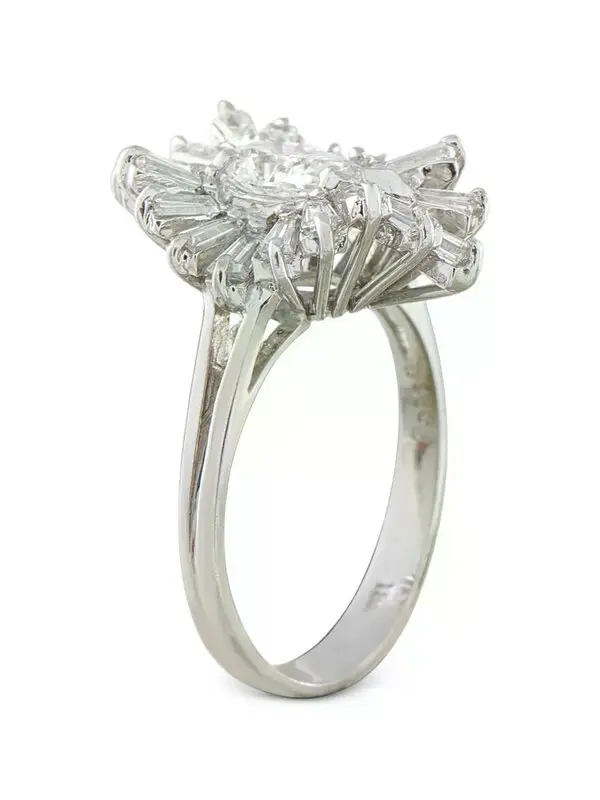LB EXCLUSIVE Diamond Pear-cut Ring