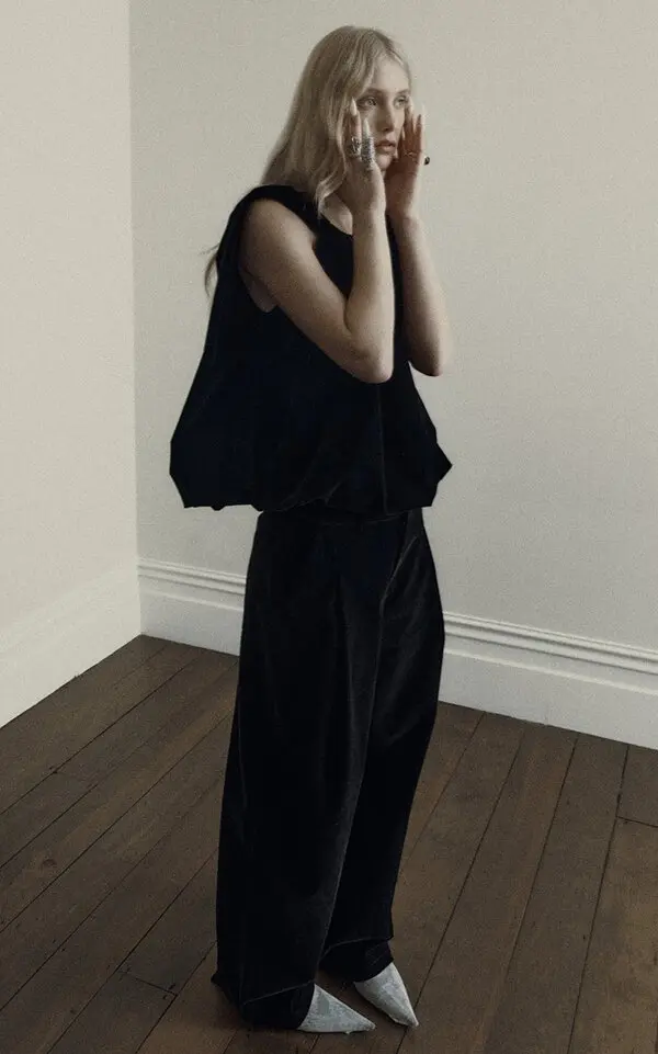 HARRIS TAPPER Exclusive Knot Velvet Top