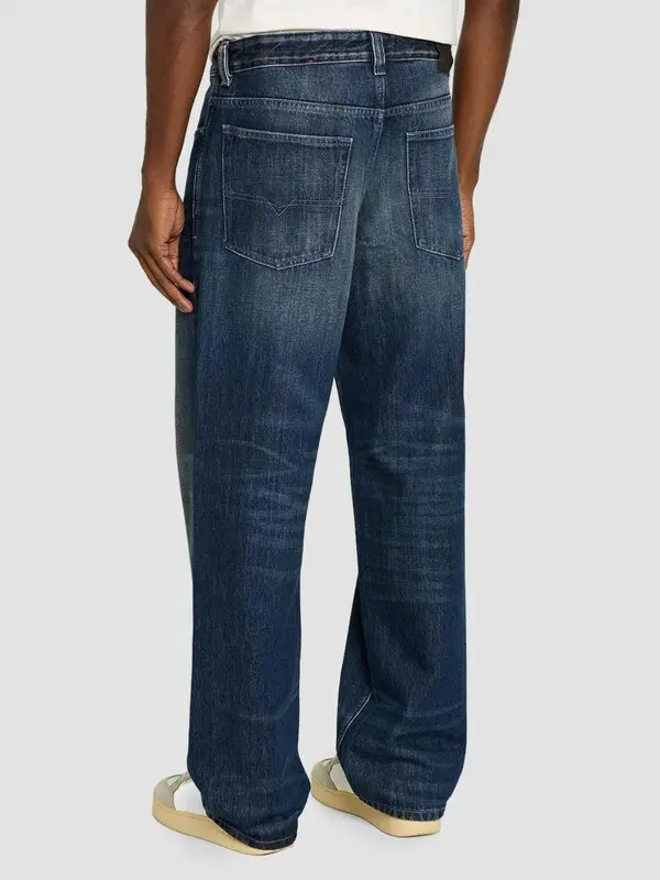 DIESEL® 2001 D-macro Jeans