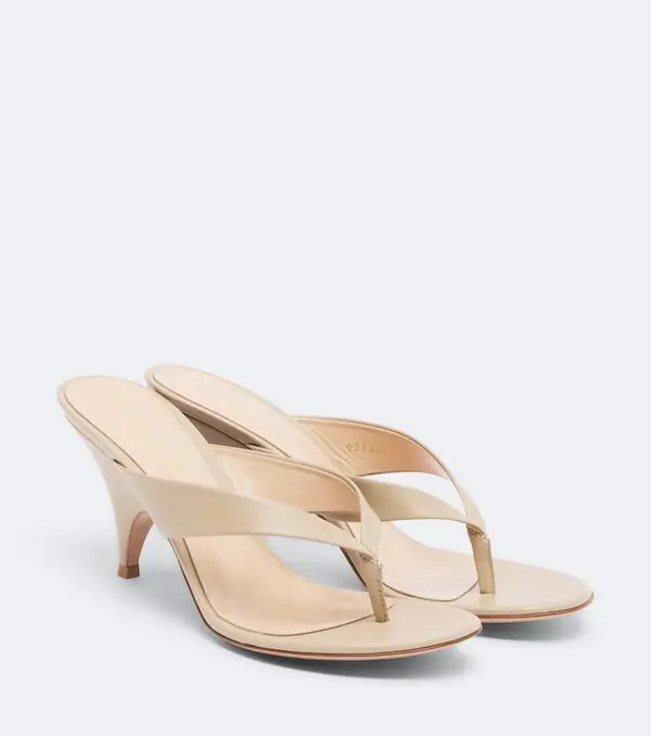 GIANVITO ROSSI Sofia Leather Thong Sandals - Beige