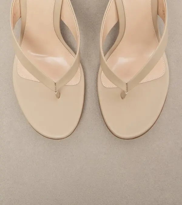 GIANVITO ROSSI Sofia Leather Thong Sandals - Beige