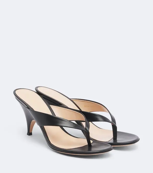 GIANVITO ROSSI Sofia Leather Thong Sandals - Black