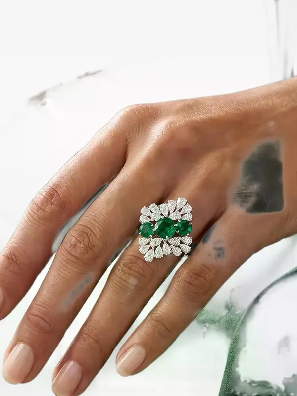 HYT JEWELRY Emerald And Diamond Ring - Silver
