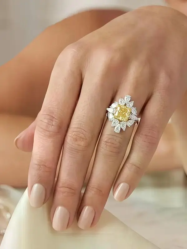 HYT JEWELRY Yellow Diamond And Diamond Ring