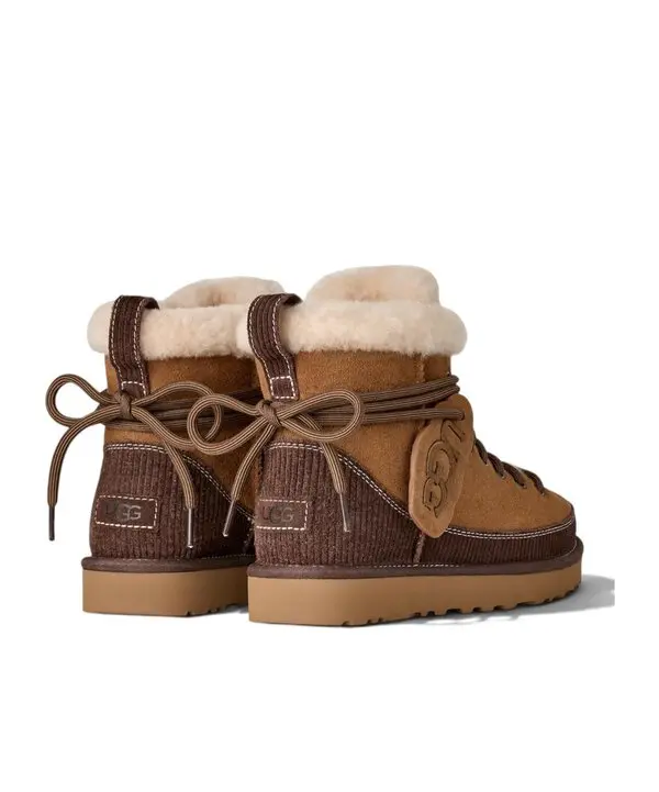UGG シアリングトリム ブーツ