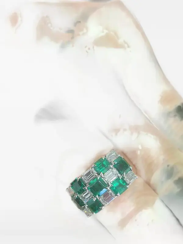 HYT JEWELRY Emerald And Diamond Ring