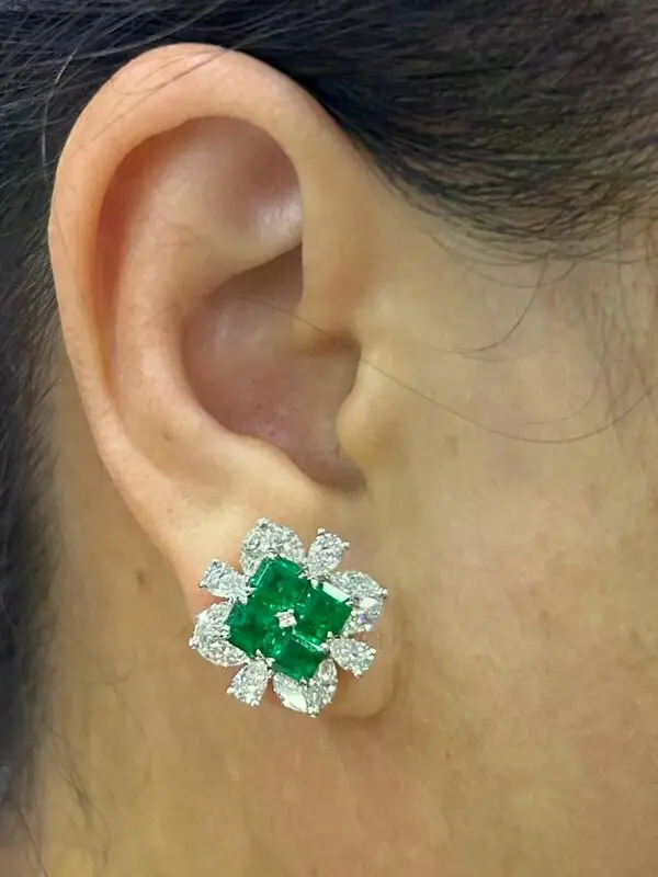 HYT JEWELRY Emerald And Diamond Stud Earrings