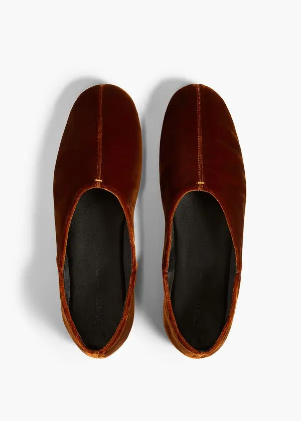 Khaite Jane Flat In Velvet - Rust