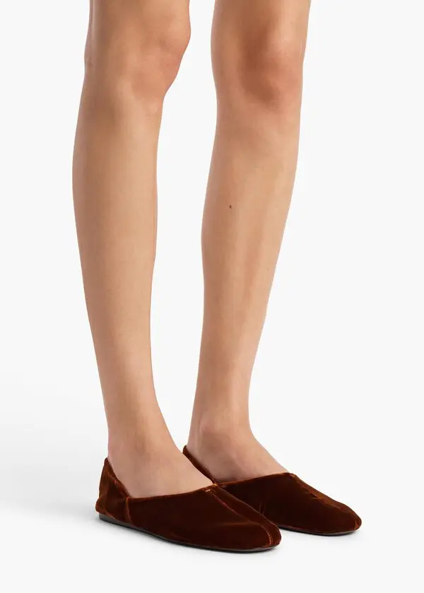 Khaite Jane Flat In Velvet - Rust