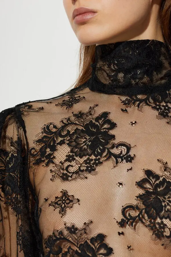 GESTUZ Lace Top `‘gzruby