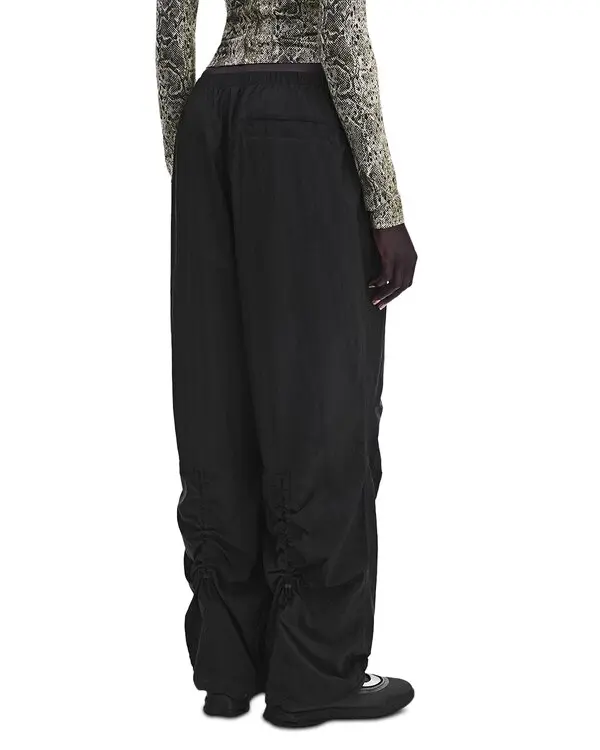 On Lightweight Cinched Knee Pants
