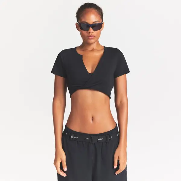 SKIMS Short Sleeve V Neck Crop Top | Black | | Nike Performance Cotton Blend - Obsidian