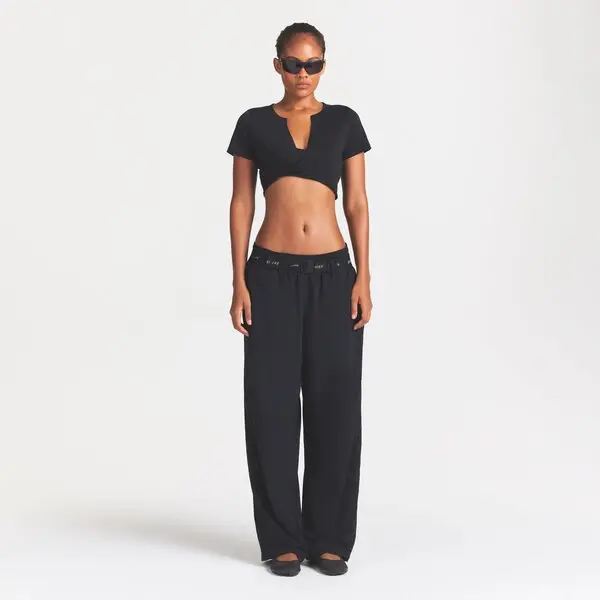 SKIMS Short Sleeve V Neck Crop Top | Black | | Nike Performance Cotton Blend