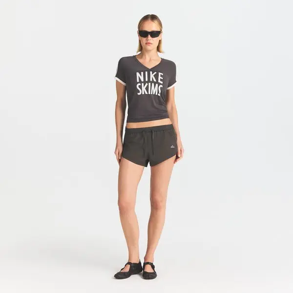 SKIMS 2" Short | Grey | | Nike Crunchy Nylon - Boulder