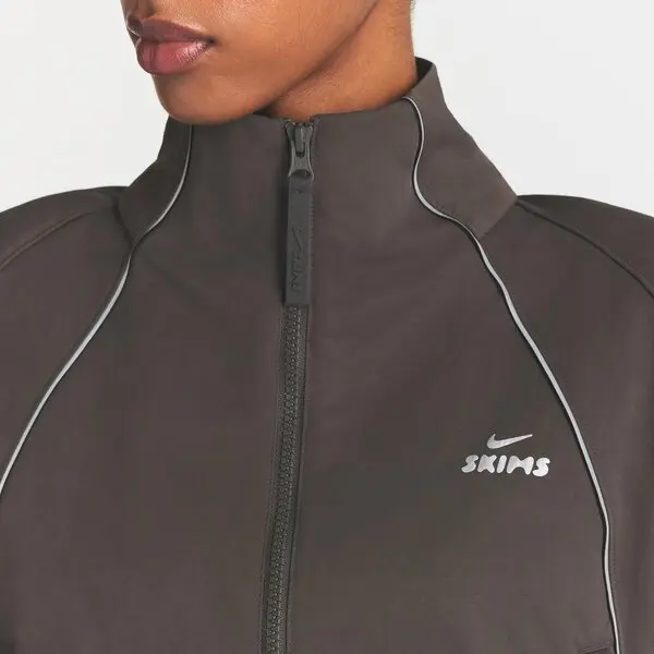 SKIMS Cropped Jacket | Grey | | Nike Crunchy Nylon