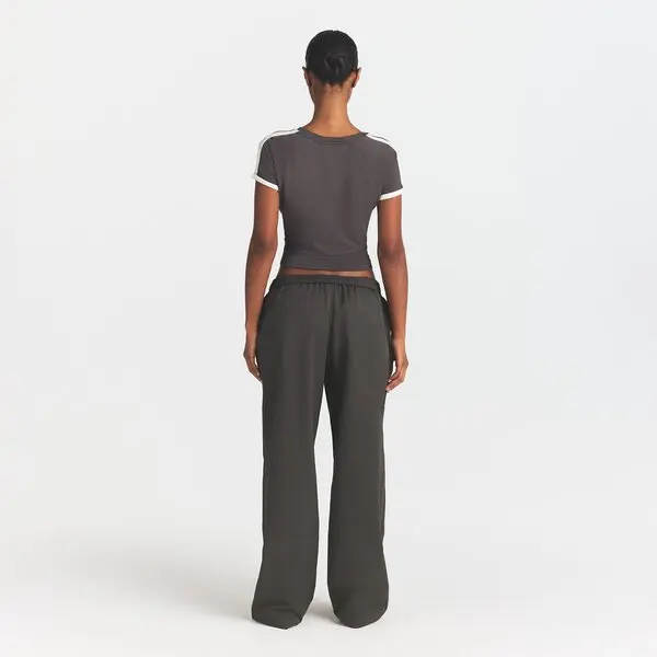 SKIMS Wide Leg Pants | Grey | | Nike Crunchy Nylon