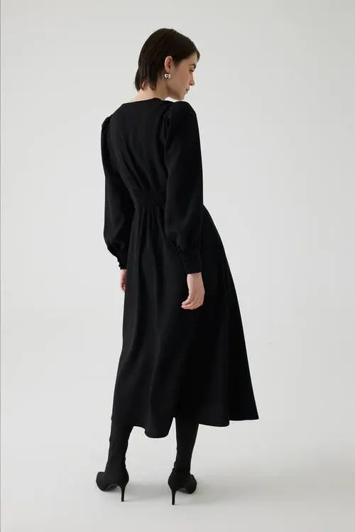 EXQUISE Austine Embroidered Midi Dress