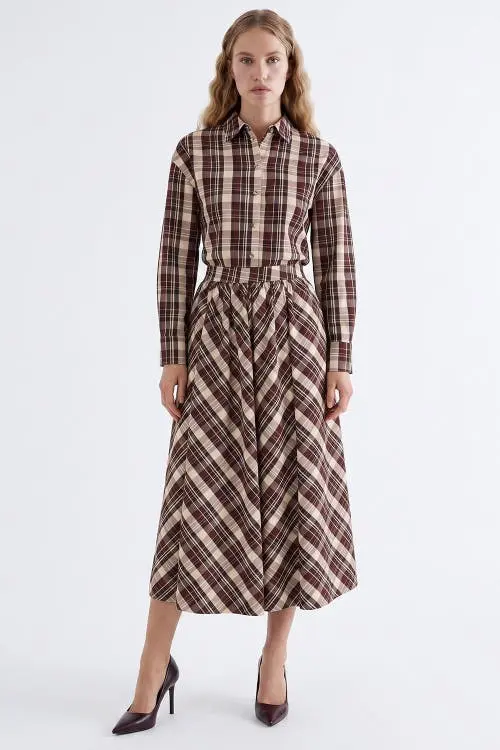 EXQUISE Long Sleeve Snap Button Shirt With Back Pleats