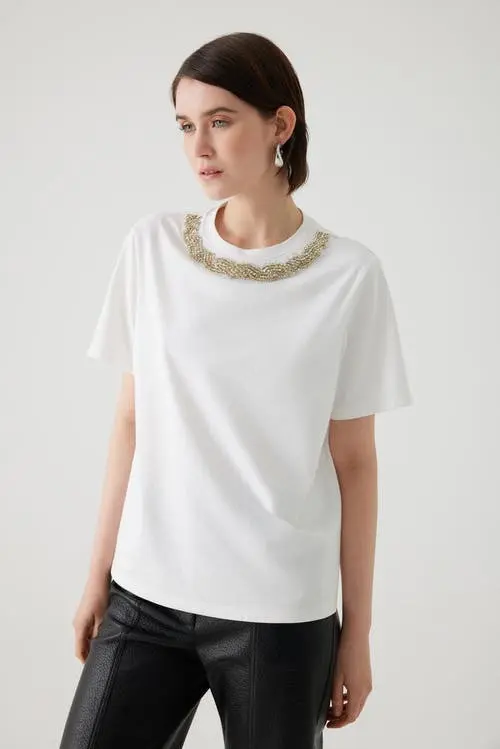 EXQUISE Abbie Crystal Embellished Neckline Cotton T Shirt