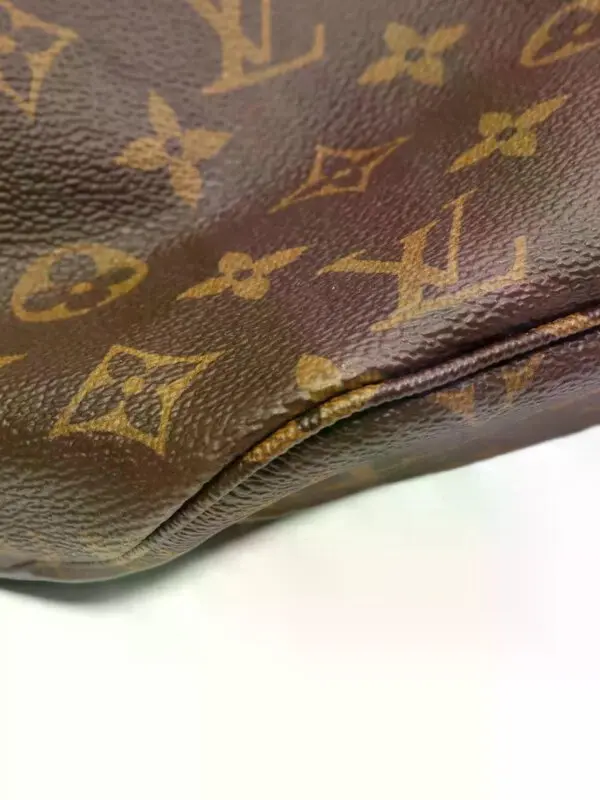 LOUIS VUITTON 2011 Mm Neverfull Monogram Tote Bag