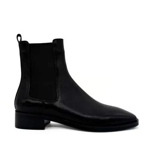 AMIE RAFA Cori Leather Chelsea Boots