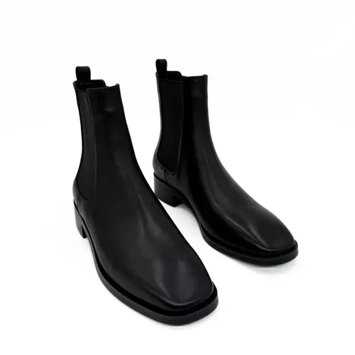 AMIE RAFA Cori Leather Chelsea Boots