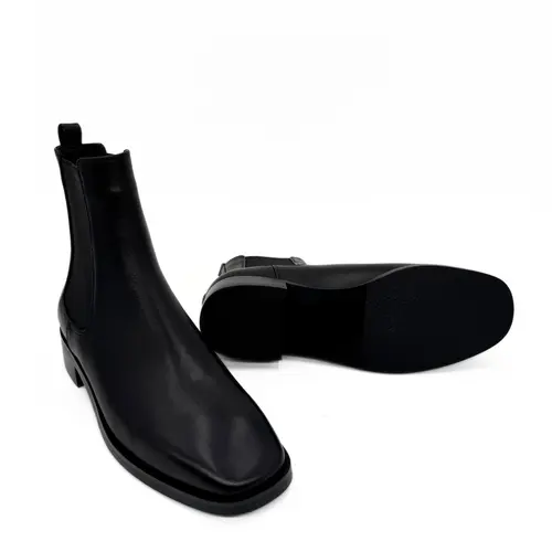 AMIE RAFA Cori Leather Chelsea Boots
